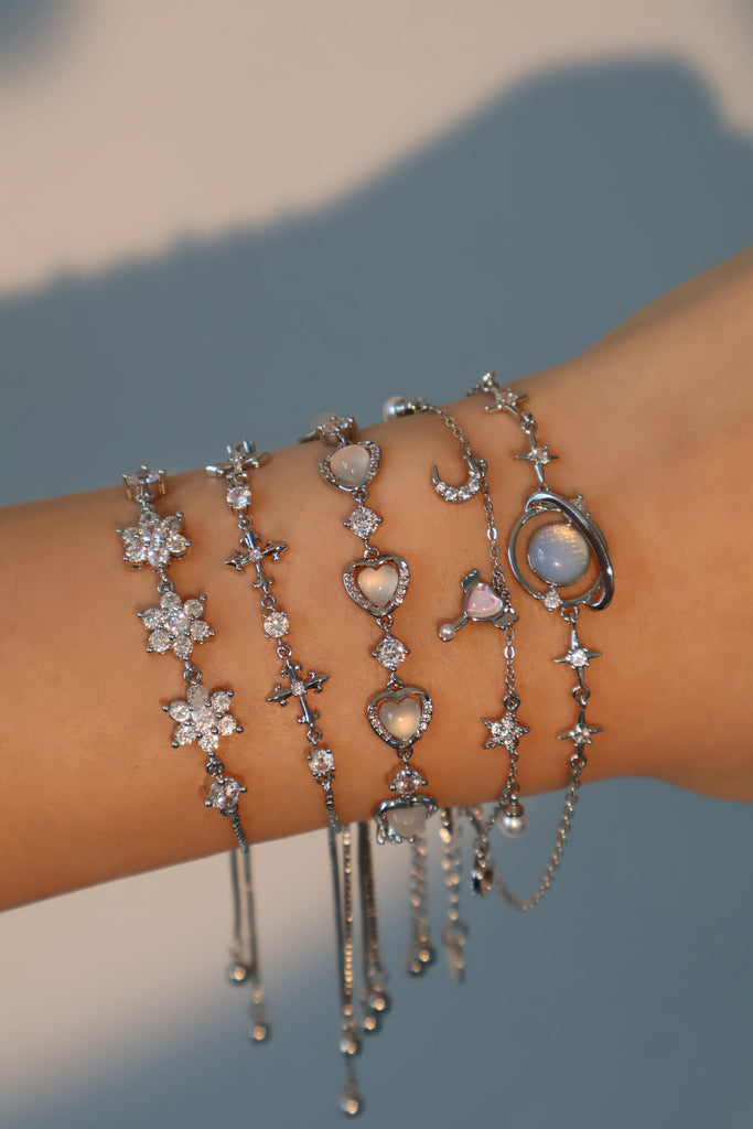 Platinum Plated Moonlight Glowing Heart Bracelet – Cutethingscommin