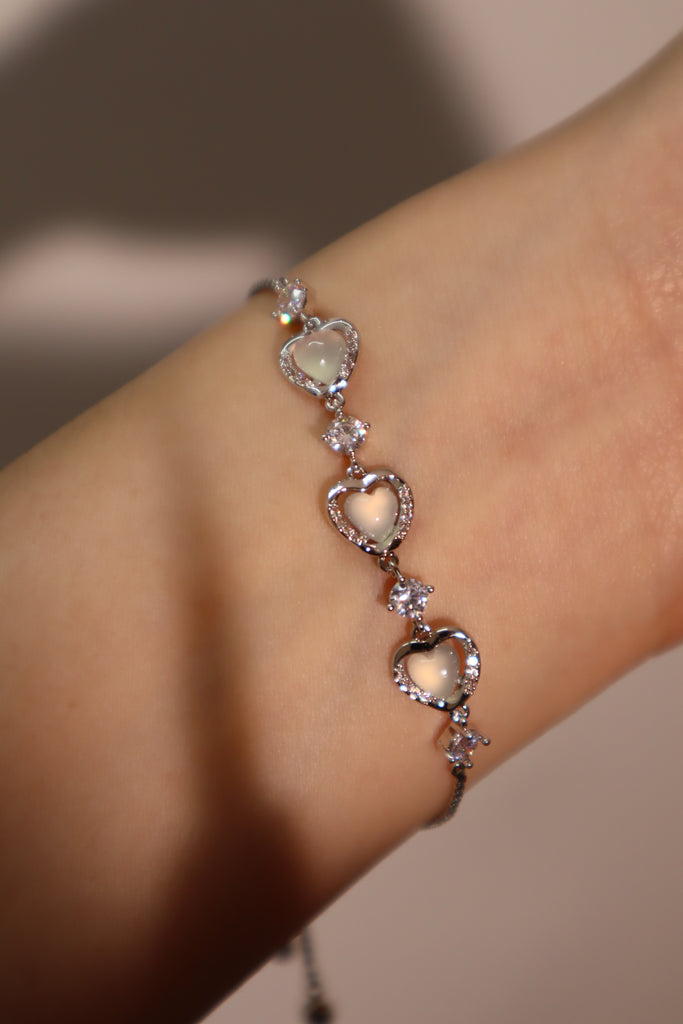 Platinum Plated Moonlight Glowing Heart Bracelet – Cutethingscommin